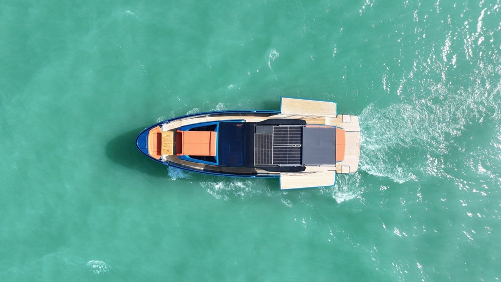 Webasto Telescopic Shade 2500 – Retractable Marine Sunshade for Boats